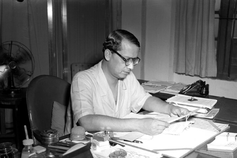 The Story Of India's First Election Commissioner And How He Conducted ...