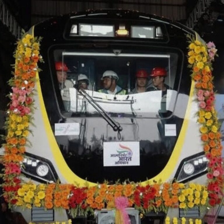 Bengaluru Welcomes India's First 'Atmanirbhar' Driverless Metro Train ...