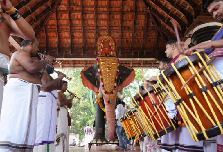 Kerala Temple Welcomes Mechanical Elephant ‘Kombara Kannan’ from PETA ...