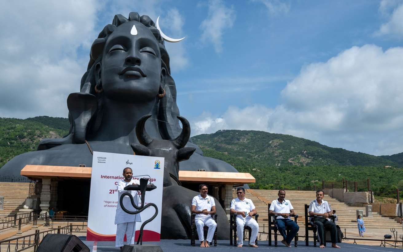 Isha Foundation Hosts 2,500+ Free Yoga Sessions for 10,000+ Defence ...